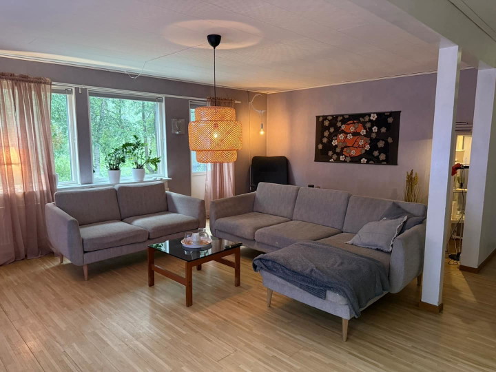 Hus Med Toppenläge För Privatpersoner Och Företag - Kiruna
