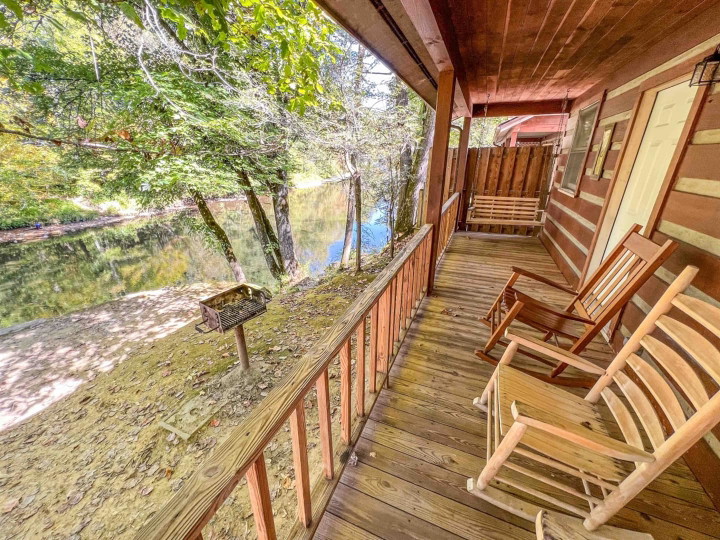 Cabin #1 - Riverfront W/ Large Deck, Back Yard And - Cherokee, NC