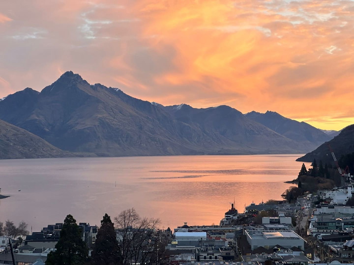 The Hillary Family A-frame In Central Queenstown - Queenstown