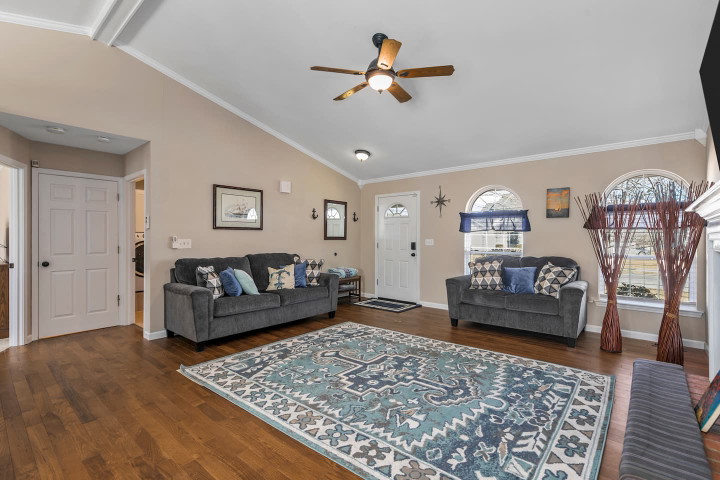O'fallon Edge Oasis- 4bd/3bth Wooded Backyard - O'Fallon, MO