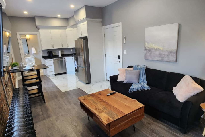 Executive 2bd 58" Tv+wifi+ac+parking+kitchen. - Windsor, ON, Canada