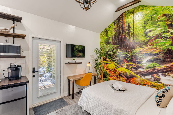 Private Studio | King Bed | Minutes To Wynwood - The Bahamas