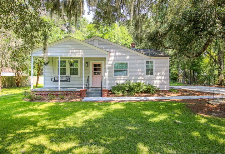 The Pink Door Cottage - Richmond Hill, GA