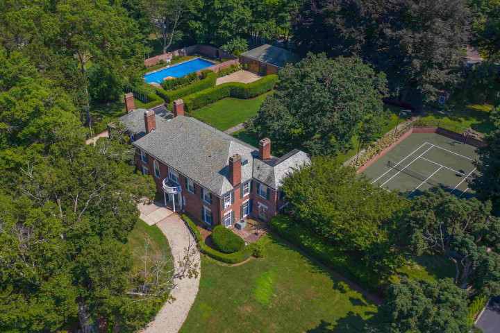Private Resort Mansion With Pool - Fairfield, CT
