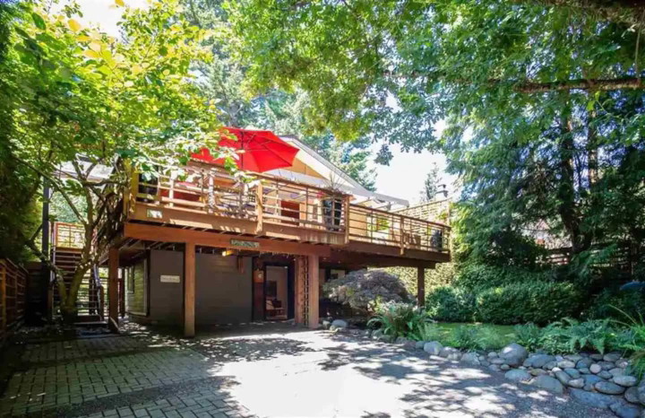 Cozy Snug Cove Treehouse - Bowen Island