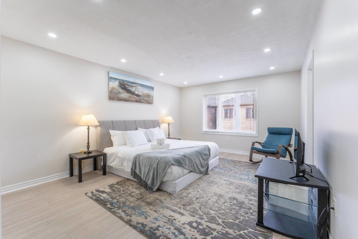 5br Retreat + Office | Perfect For Groups&families - Brampton