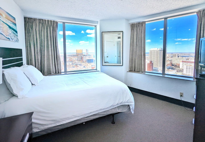 Beachfront Condo + Free Parking And Seasonal Pool - Atlantic City, NJ