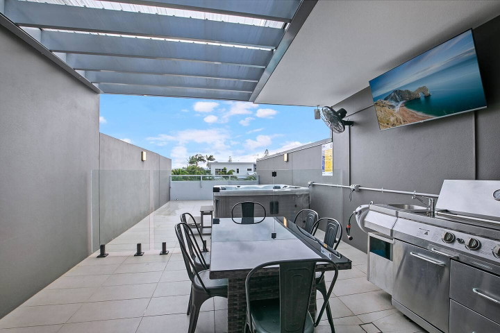 Norfolk Horizonresort Vibes With Private Rooftop - Surfers Paradise
