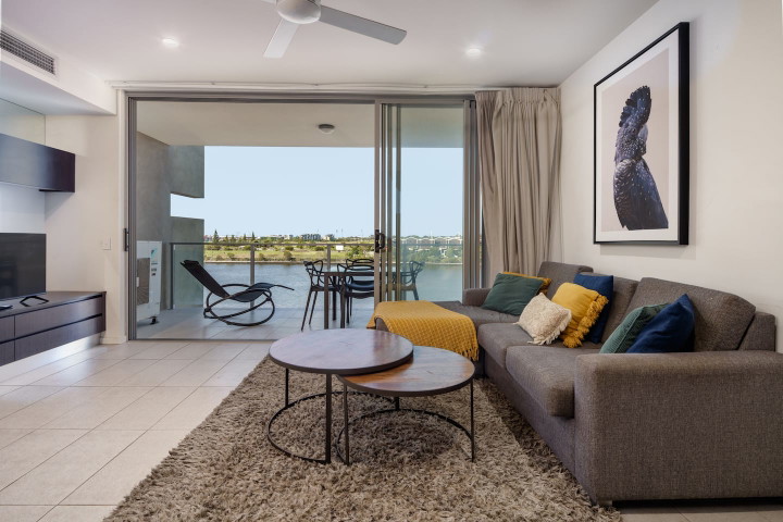 Stylish Apt W/ Water View, Large Balcony & Parking - Sunshine Coast