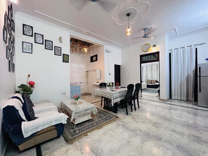 Private Floor In A Bungalow ! - India