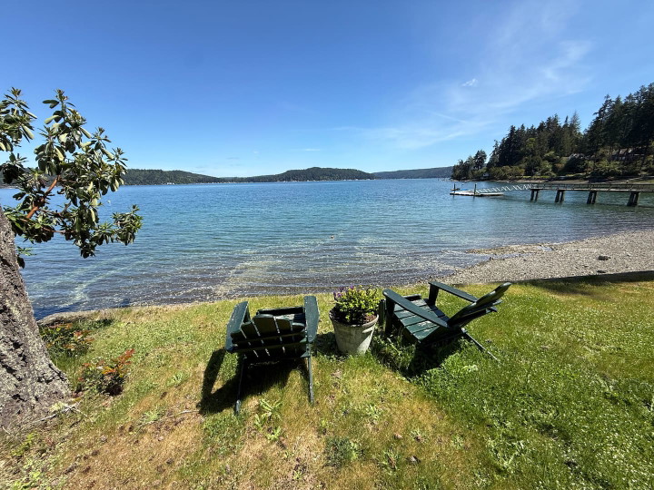 Woodside ~ Private Waterfront View Studio A/c - Hoodsport, WA