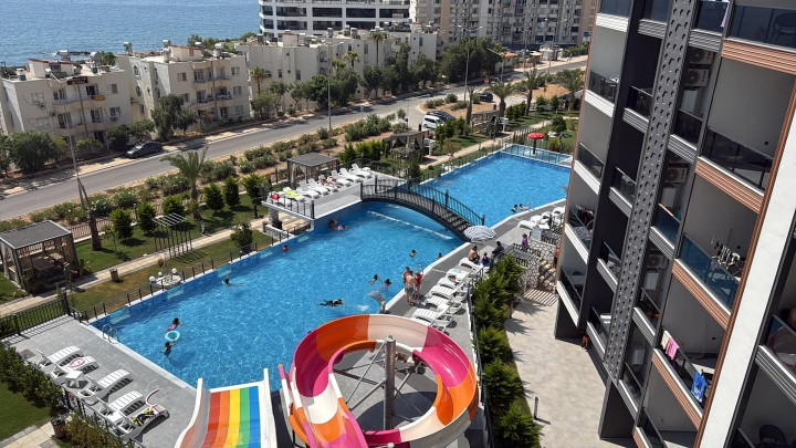 Aquaparklı Yüzme Havuzlu 13.katta 2+1 Eşyalı Konut - Mersin