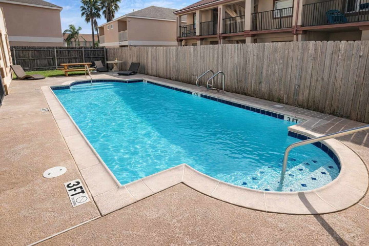 * 2nd Floor * Sleeps 8 * Pool *Walkable Location - South Padre Island