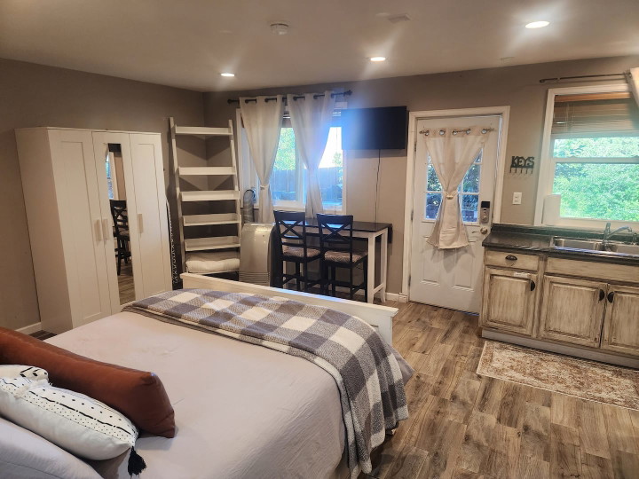 Private Studio Comfort With A View - Colorado Springs, CO
