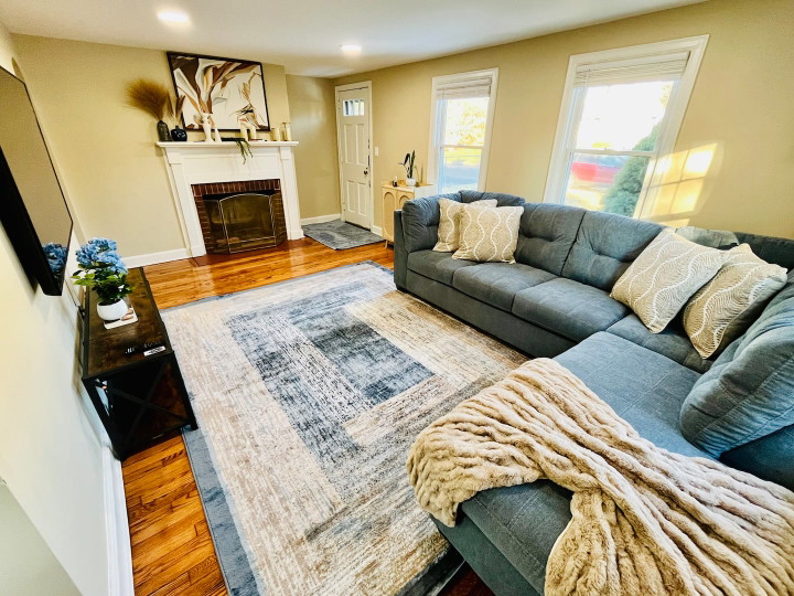 A Beauty By The Park| 3 Beds 1 Ba - Connecticut