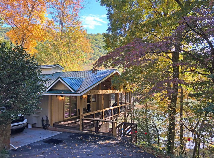 Lakefront Rumbling Bald Retreat, Hottub, Kayaks, S - Lake Lure, NC