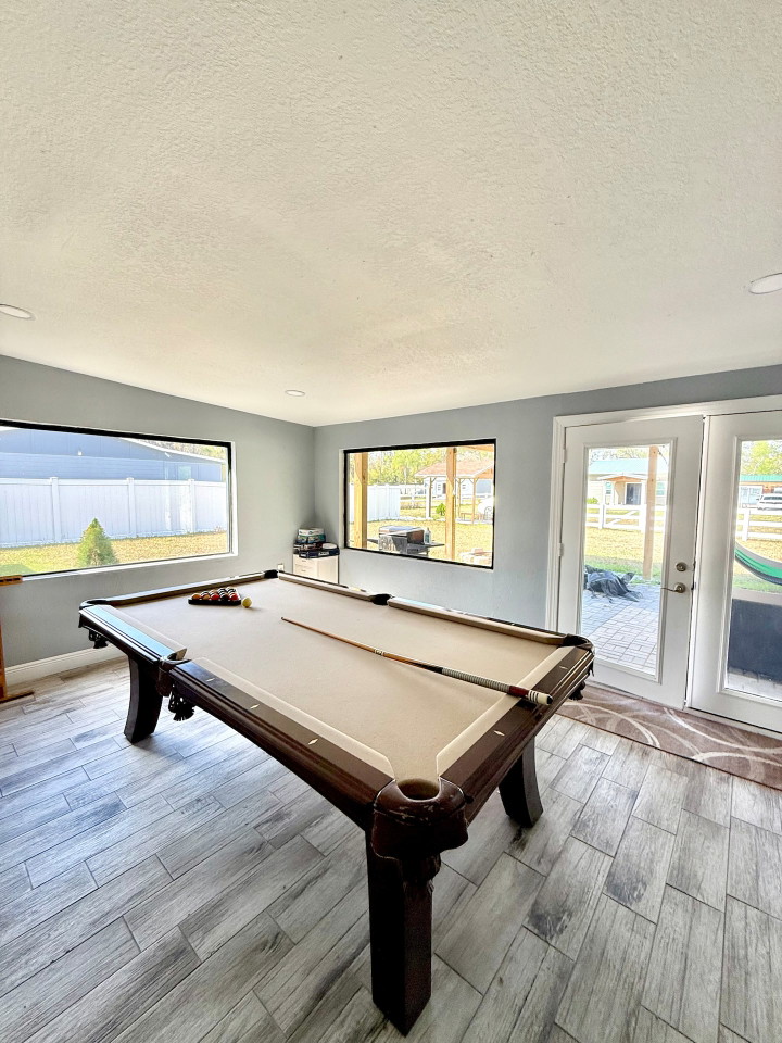 Acre Home, New Pool Table & Bungaloo Patio - Land O' Lakes, FL
