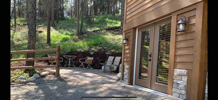 Gated Lake View Cottage Queen Kitchenette - Montana