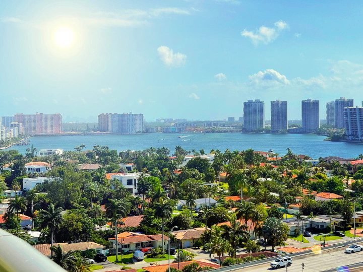 Beauty Apt Sunny Isles, 16th Floor. Great Views! - Sunny Isles Beach, FL
