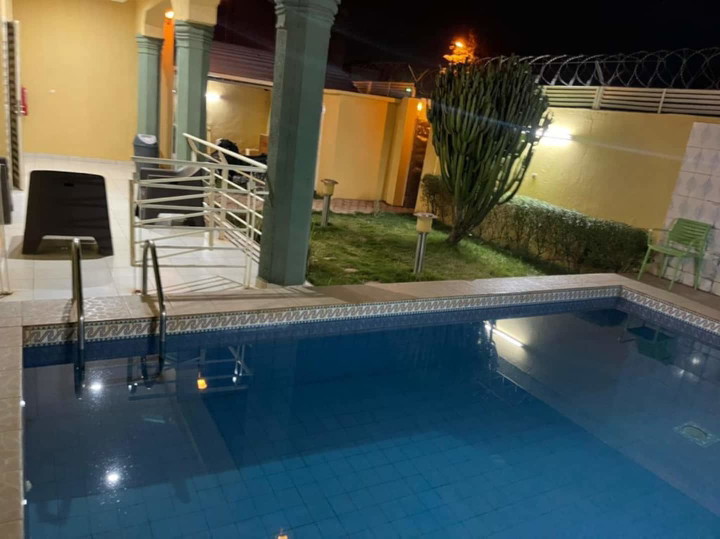Villa Meublée Avec Piscine à Ouaga 2000 - 