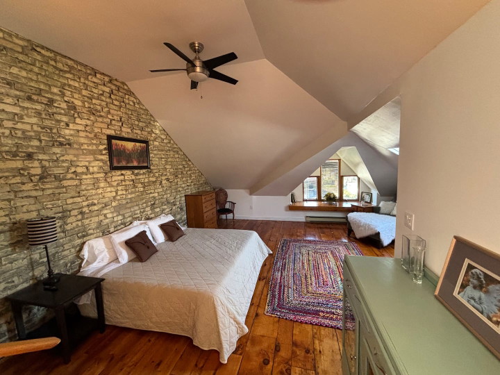 2 Bedroom Downtown - London, ON, Canada