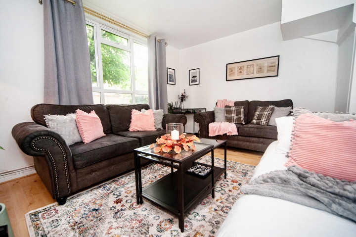 Cozy Escape | Sleeps 7 | Free Parking - 