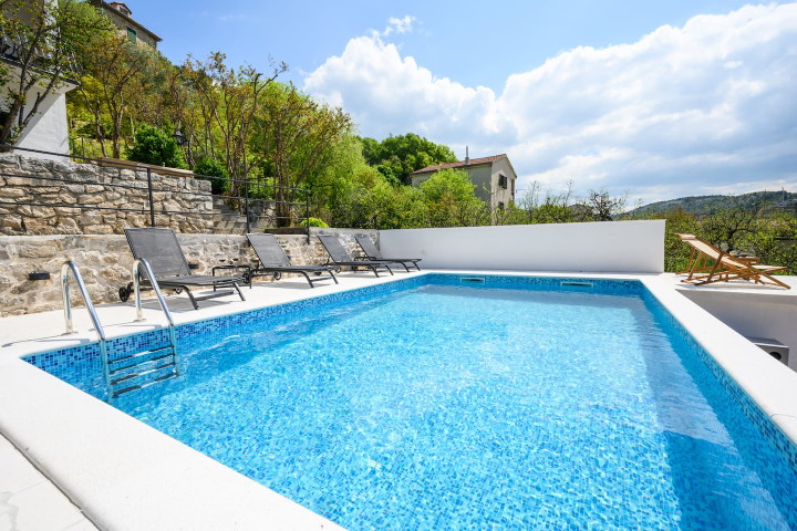 Apt Jurija With Heated Pool In The Heart Of Marina - Skradin
