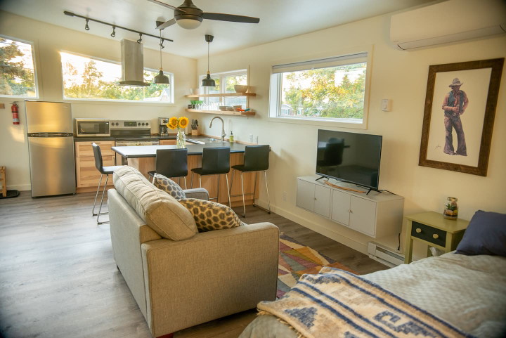 The Green Door - Modern Studio, Great Location - Bozeman, MT