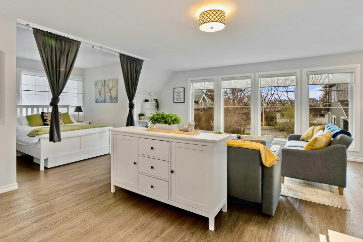 Olde Towne Loft + Walk To Shops + Wi-fi + Studio - Canada