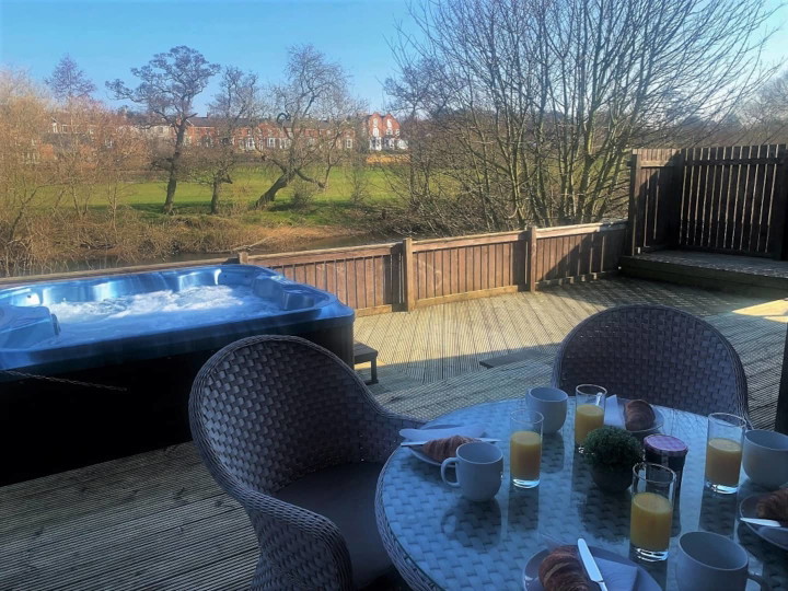 Spacious Lodge With Hot Tub & River Views (#3) - Ripon