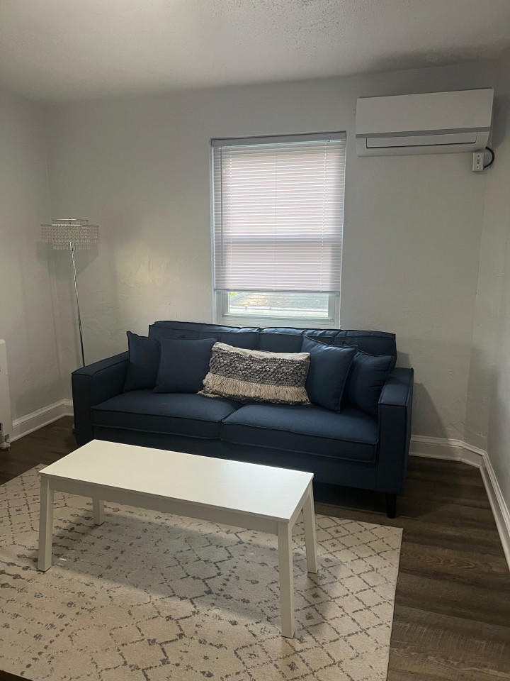 Cozy 2 Bedroom Retreat With Balcony & Easy Parking - Kensington, MD