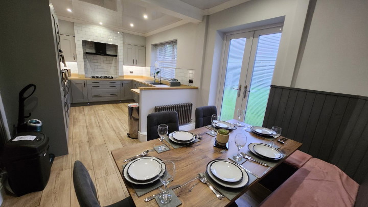 Elegant 3 Bedroom 4 Beds House Private Parking. - 볼튼