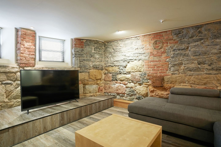 Downtown Mtl Ancestral House On 2 Floors + Parking - Montreal