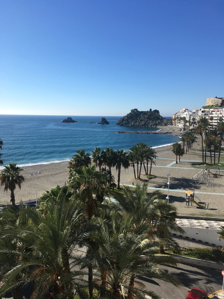 Mirando Al Mar - Almuñécar