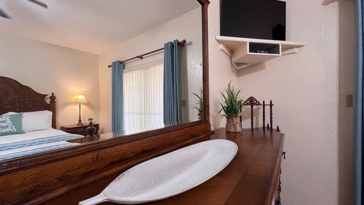 Garden Oasis, Comfortable 2 Bedroom - Bermuda