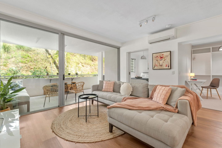 Sublime Simplicity! ~1bed/study/1bath/balcony/1car - Brisbane