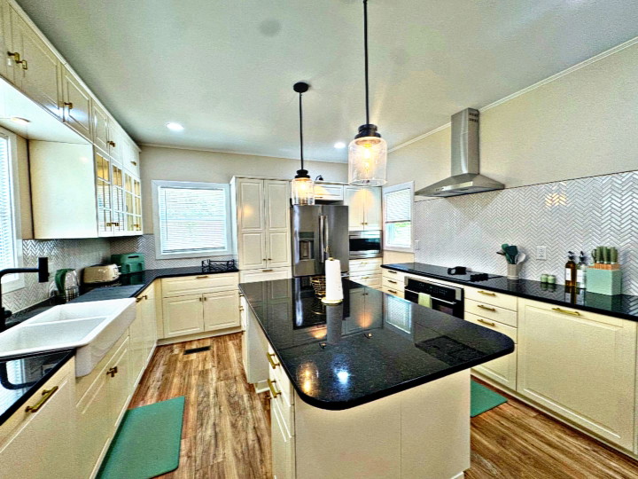 Historic Downtown Mooresville · Sleeps 8 - Mooresville, NC