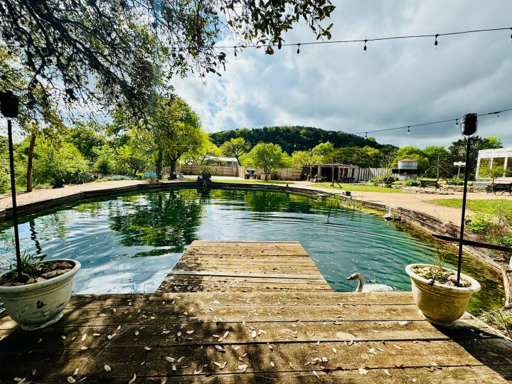 Tiny Home W/ Pond Near Floores - San Antonio, TX