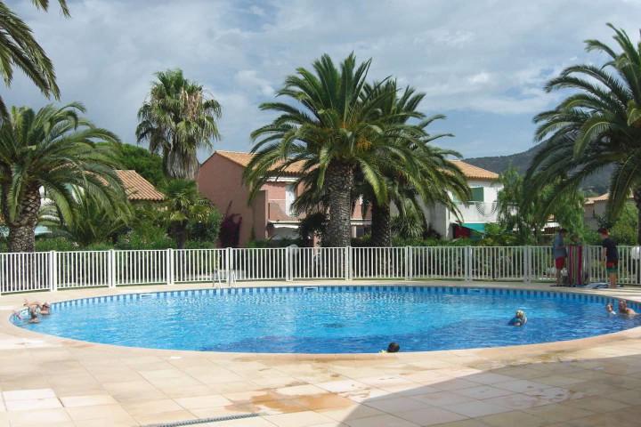 Air-conditioned Cottage With A Pool, Near The Beach, In A Gated Community - French Riviera