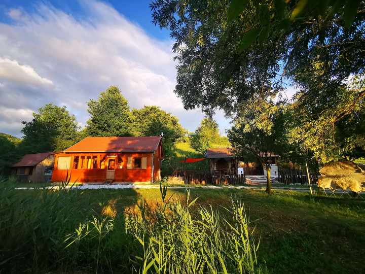 Cozy Wood Cabin, Organic Environment - Ostrzyhom