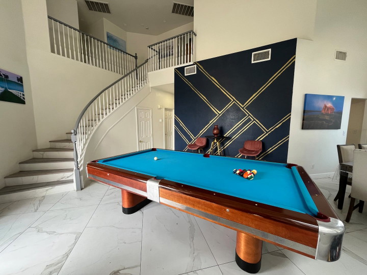 Modern Stay 4-bedroom Home Sleeps 10 - Las Vegas Strip, NV