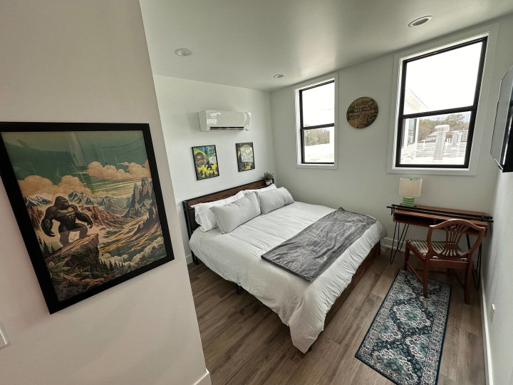 Town Talk: Apt 8 - Pittsburg, KS