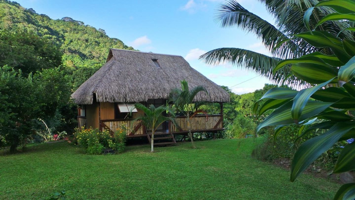 Polynesian Bungalow In Moorea - French Polynesia