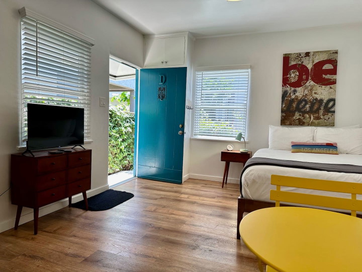 Beachy Santa Monica Apartment - Santa Monica, CA