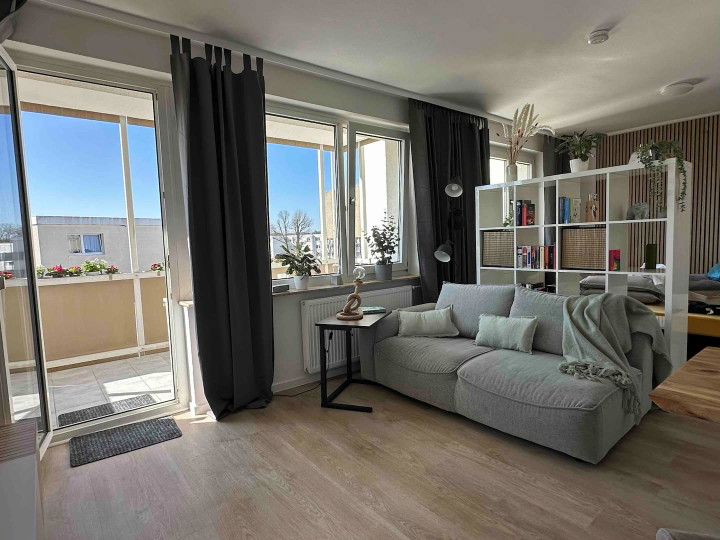 Neuf Et Confortable : Appartement D'une Pièce Avec Balcon - Celle