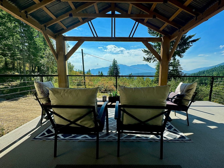 K Hill Side Suite-private With Mountain View Patio - Salmon Arm