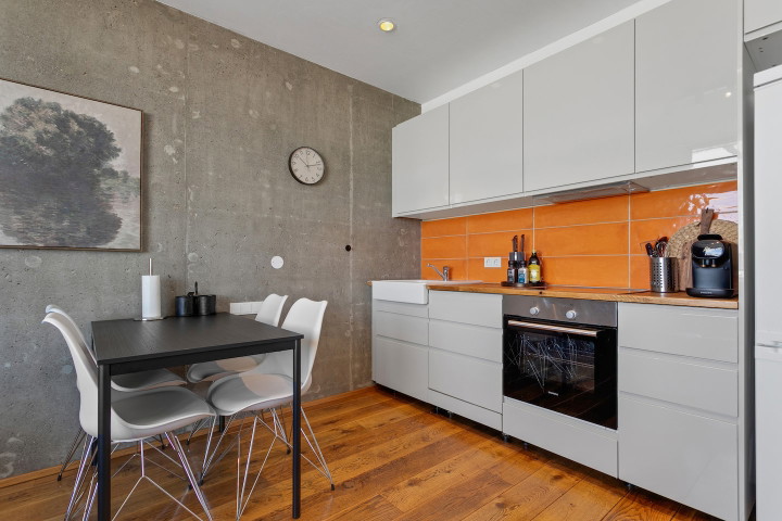 Main Shopping Street 2 Br Free Parking - Islândia