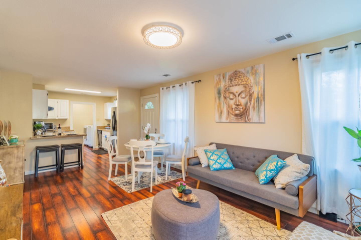 Comfortable Ukiah Home, Sleeps 8, Walk To Downtown - Ukiah, CA