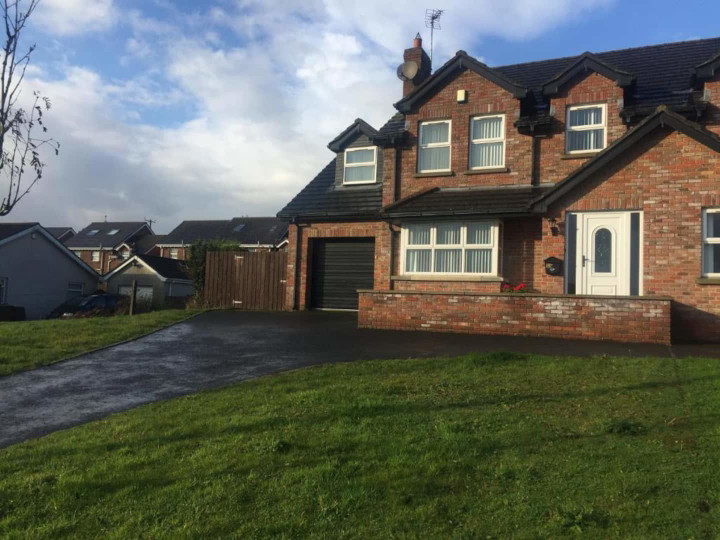 Spacious 4 Bedroom - Excellent Car Parking - Belfast International Airport (BFS)