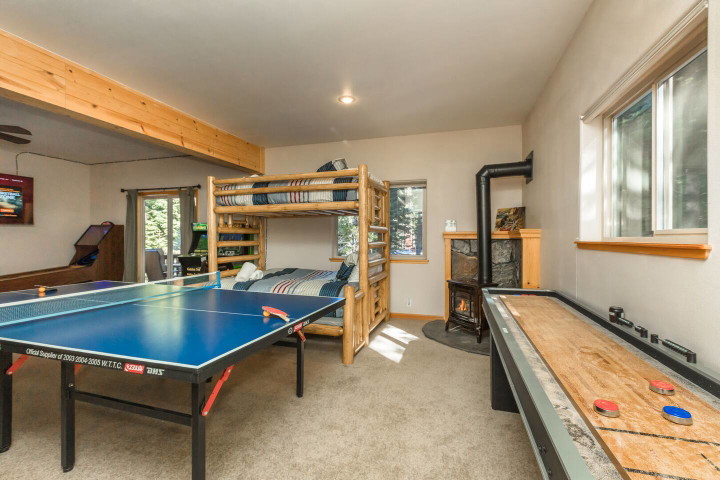 Gone Ski-inn_walk To Lake +Gameroom-skiball-arcade - Truckee, CA